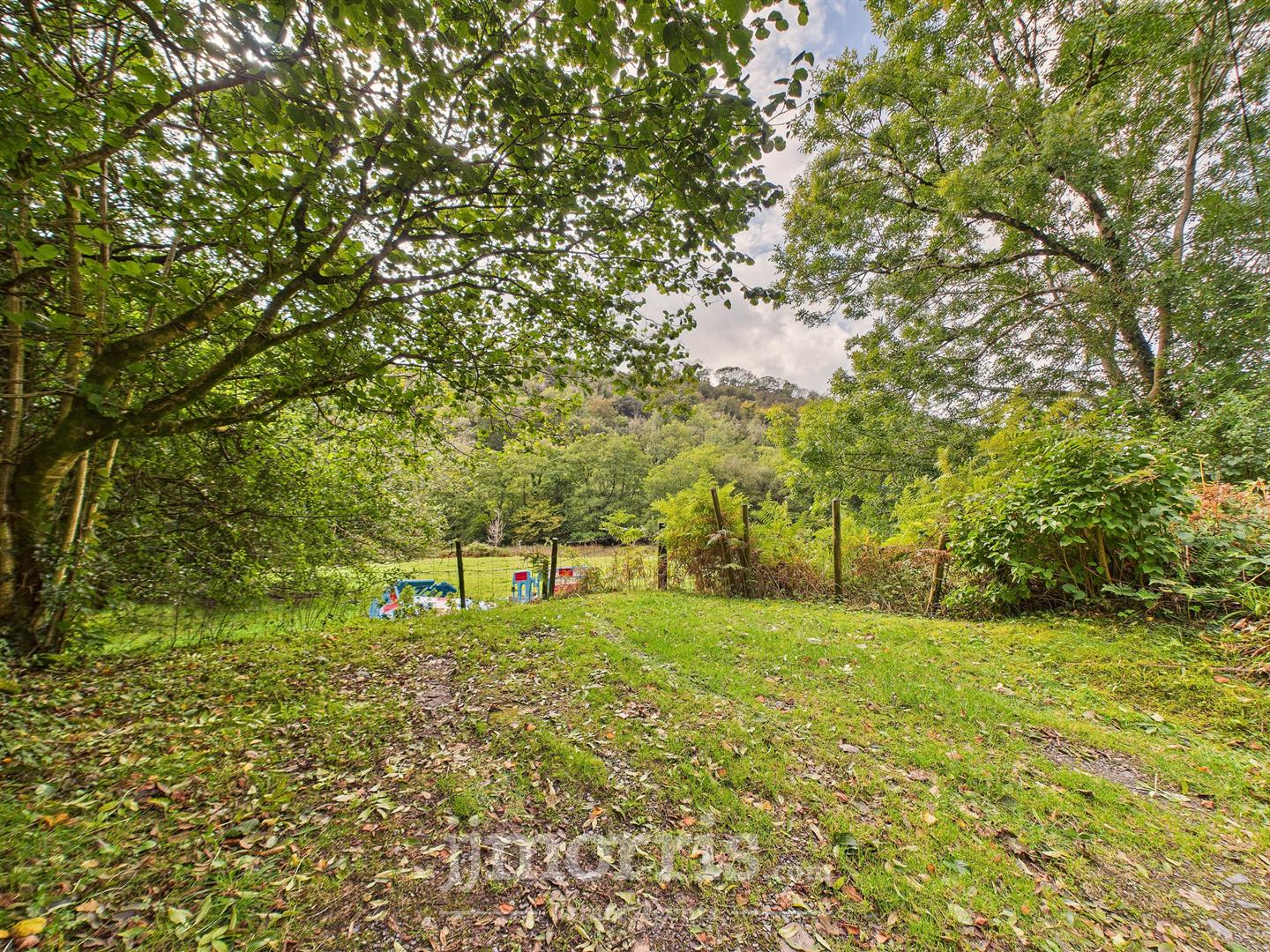 Cwmllan, Pontfaen, Fishguard – JJMorris